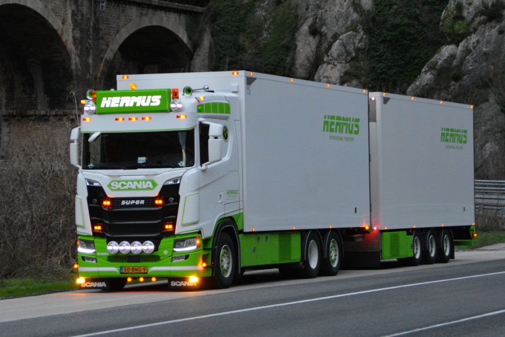 Ook Hermus International Transport te Oud Gastel kiest voor de Uren ...